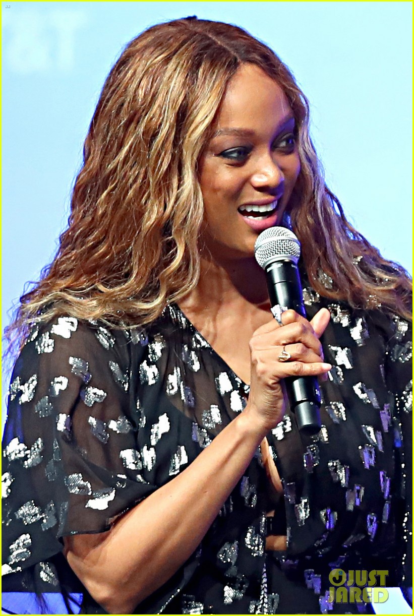 Tyra Banks & Geena Davis Attend Day One of AT&T Shape Event!: Photo ...