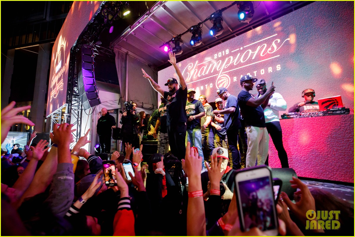 See Photos of Drake Watching the Toronto Raptors Win the NBA Finals ...