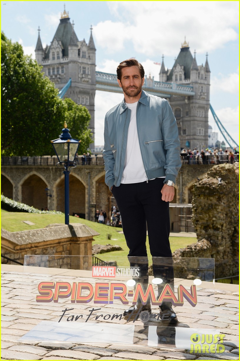 Tom Holland Jake Gyllenhaal Zendaya Reunite At Spider Man Far From