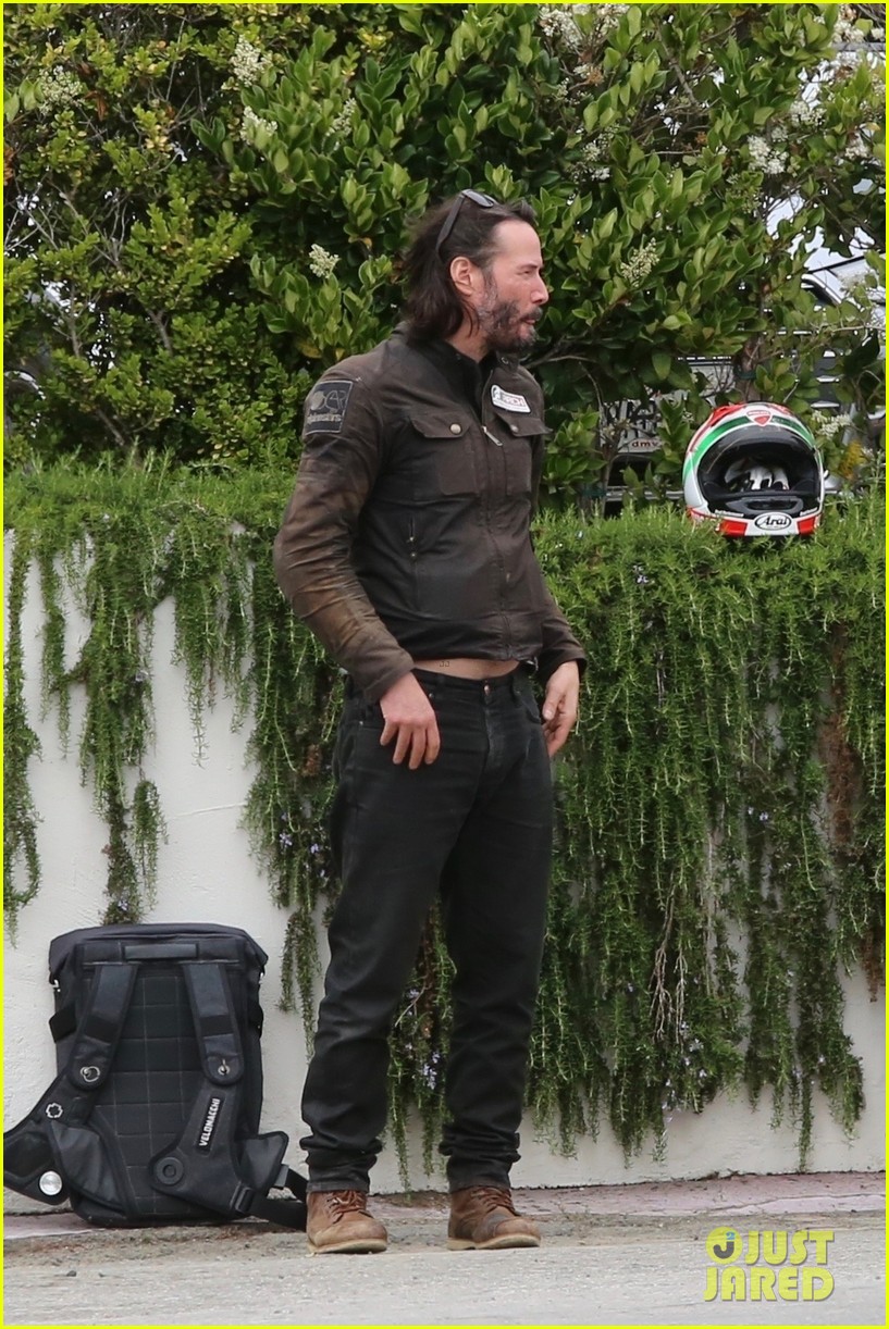 Keanu Reeves Runs Into Eric Dane While Hanging with Friends: Photo ...