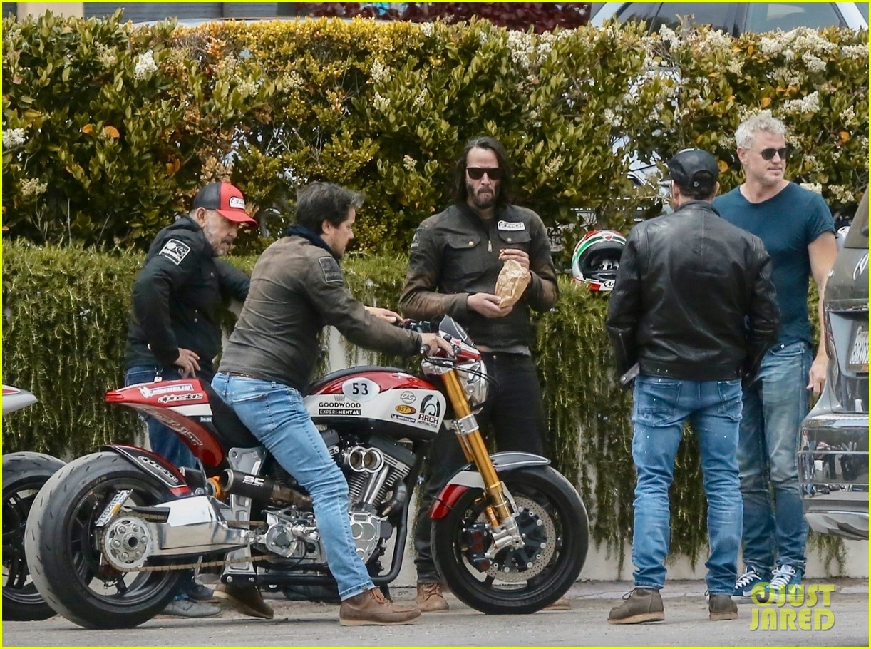 Keanu Reeves Runs Into Eric Dane While Hanging with Friends: Photo ...