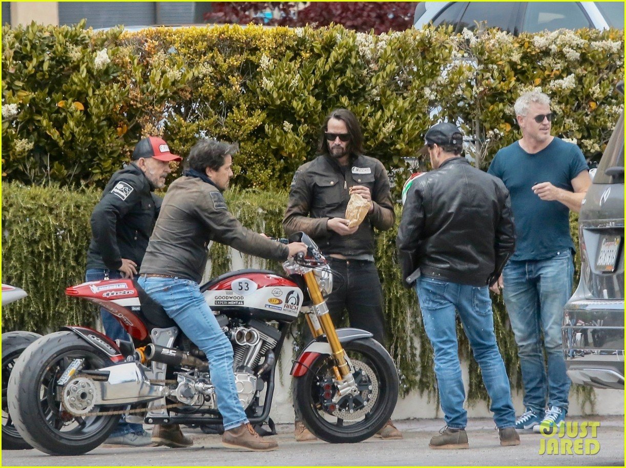 Keanu Reeves Runs Into Eric Dane While Hanging with Friends: Photo ...