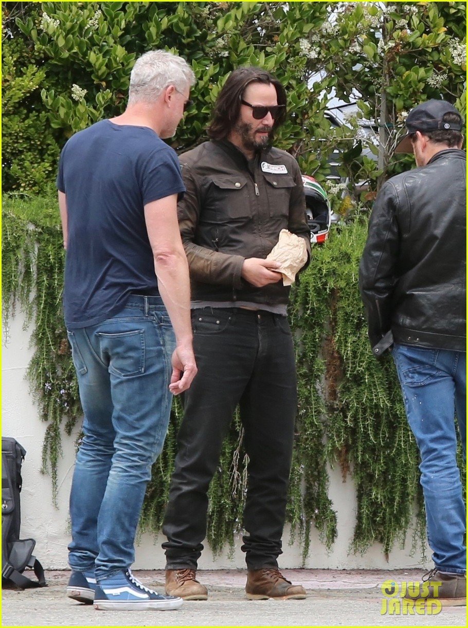 Keanu Reeves Runs Into Eric Dane While Hanging with Friends: Photo ...