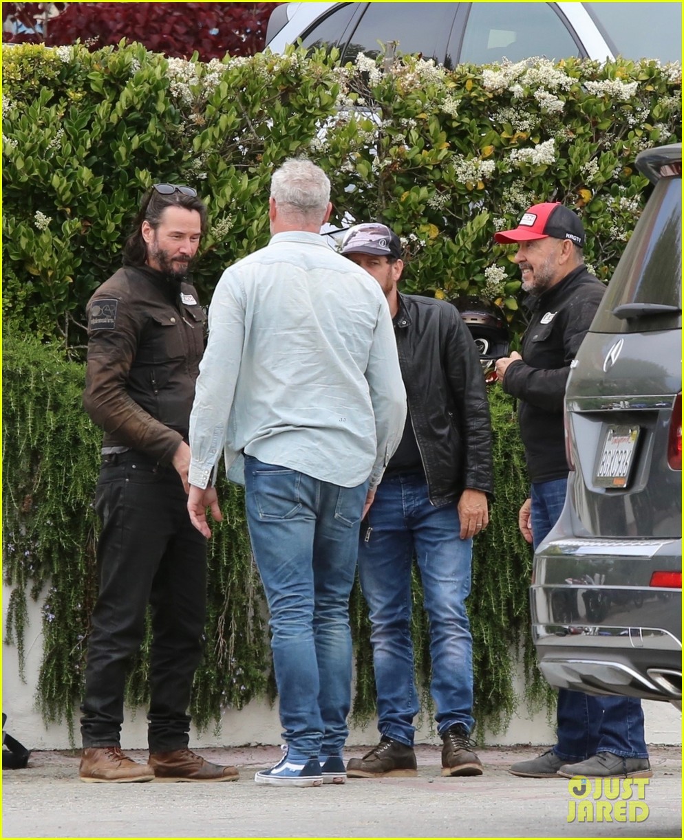 Keanu Reeves Runs Into Eric Dane While Hanging with Friends: Photo ...