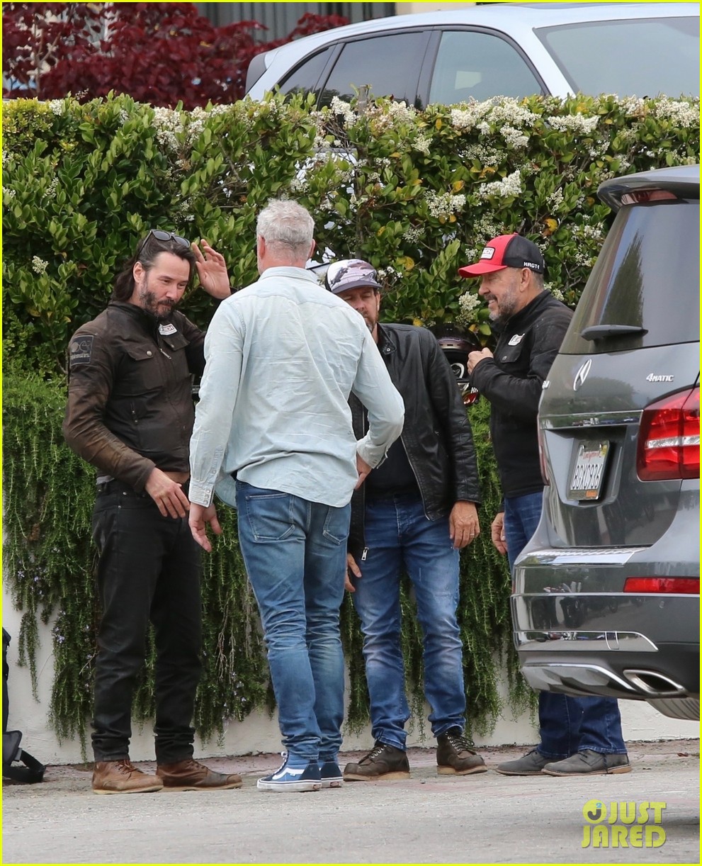 Keanu Reeves Runs Into Eric Dane While Hanging with Friends: Photo ...