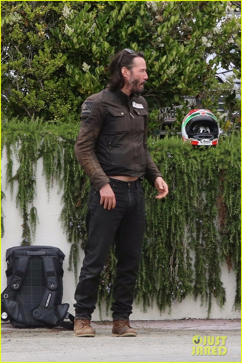 Keanu Reeves Runs Into Eric Dane While Hanging with Friends: Photo ...