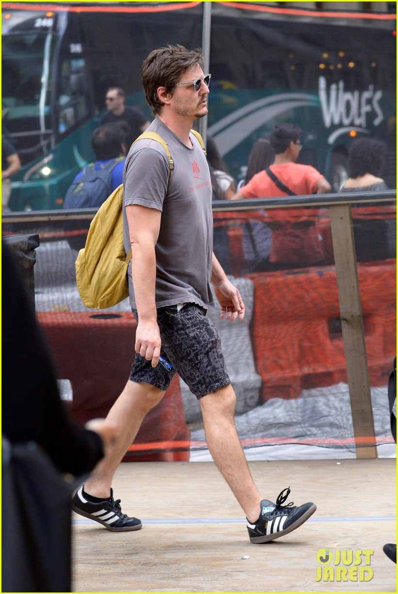 Pedro Pascal Steps Out After Sharing 'Wonder Woman 1984' Poster: Photo ...