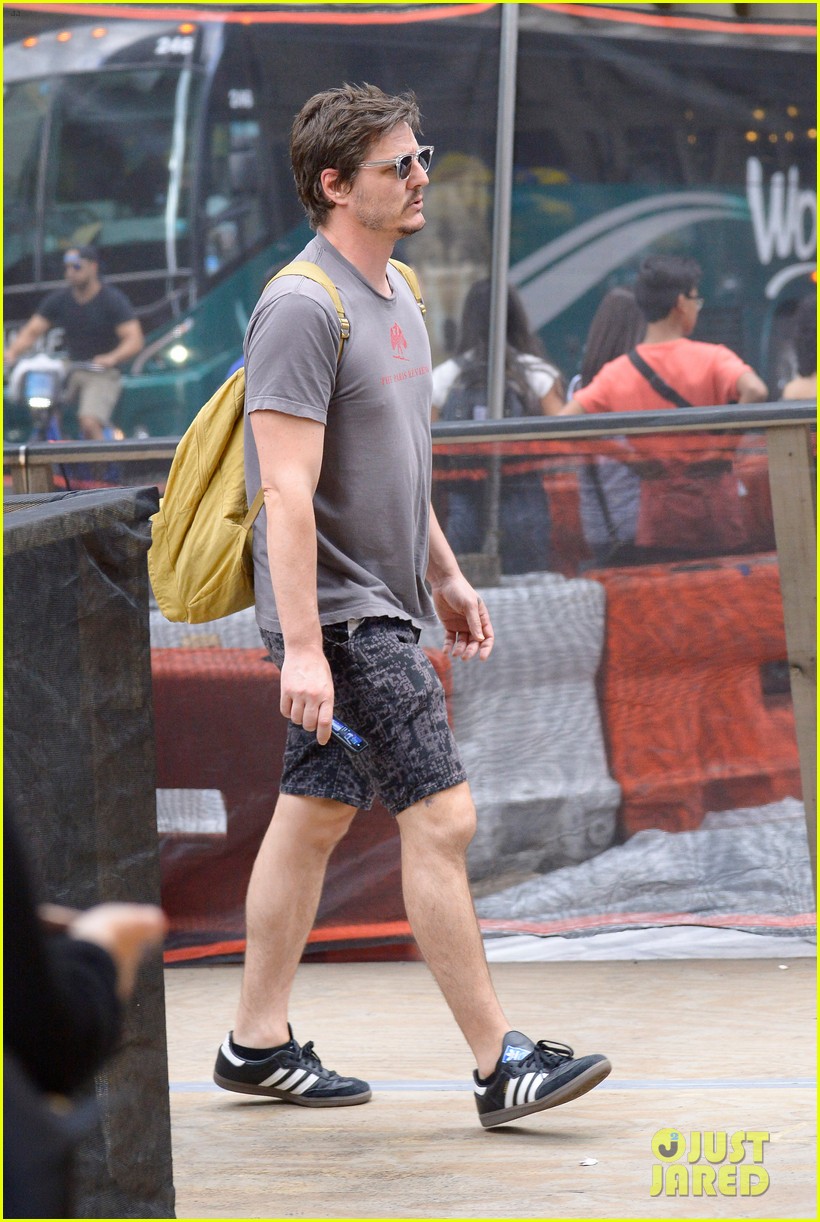 Pedro Pascal Steps Out After Sharing 'Wonder Woman 1984' Poster: Photo ...
