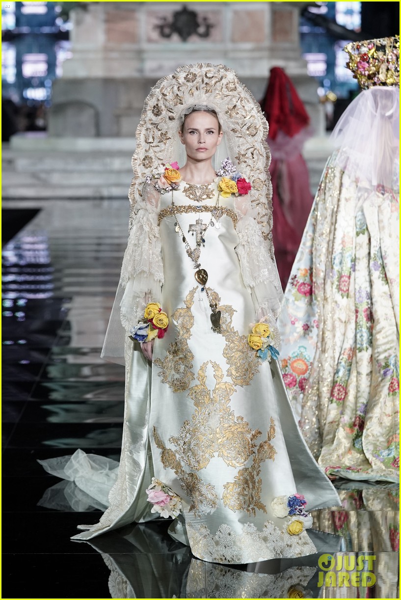 Irina Shayk Joins Top Models on the Runway for First Post-Split Event ...