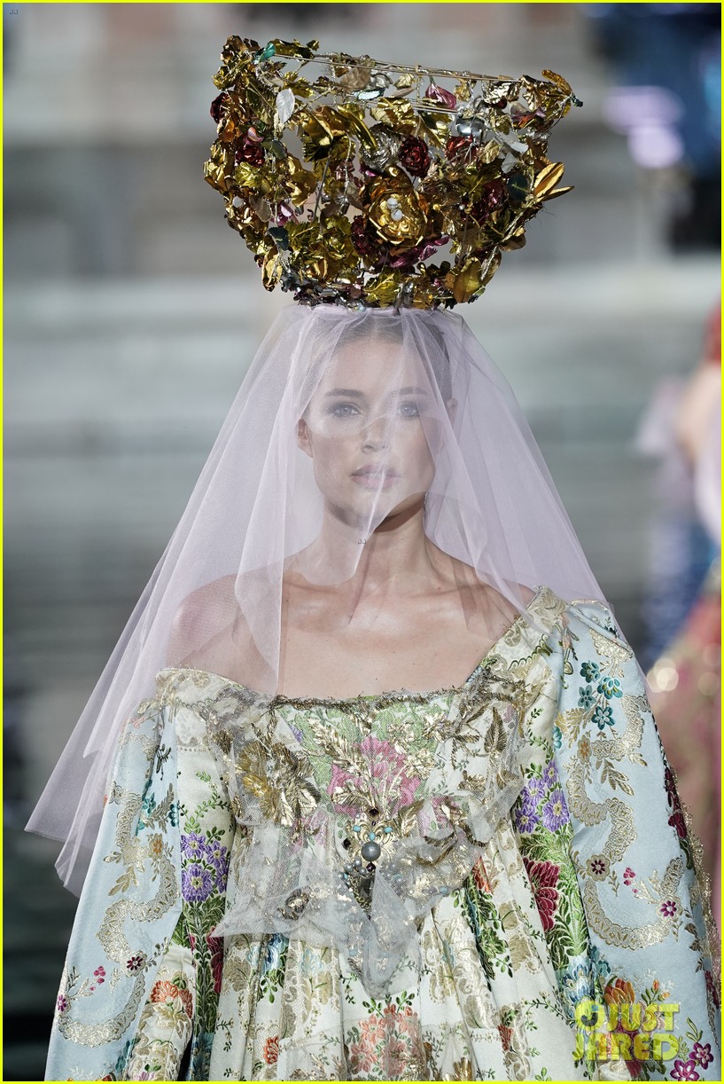 Irina Shayk Joins Top Models on the Runway for First Post-Split Event ...