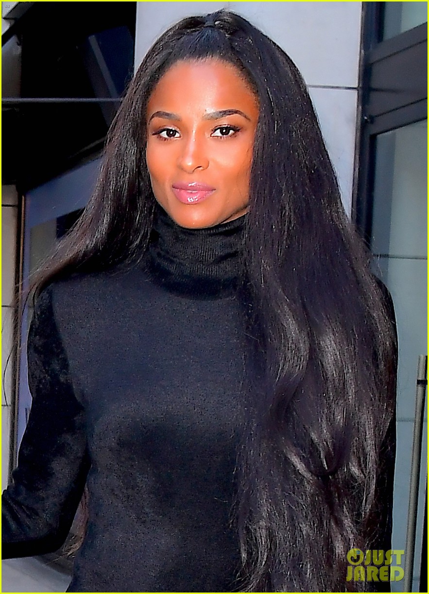 Ciara & Russell Wilson Step Out in Style for Dinner in NYC: Photo ...