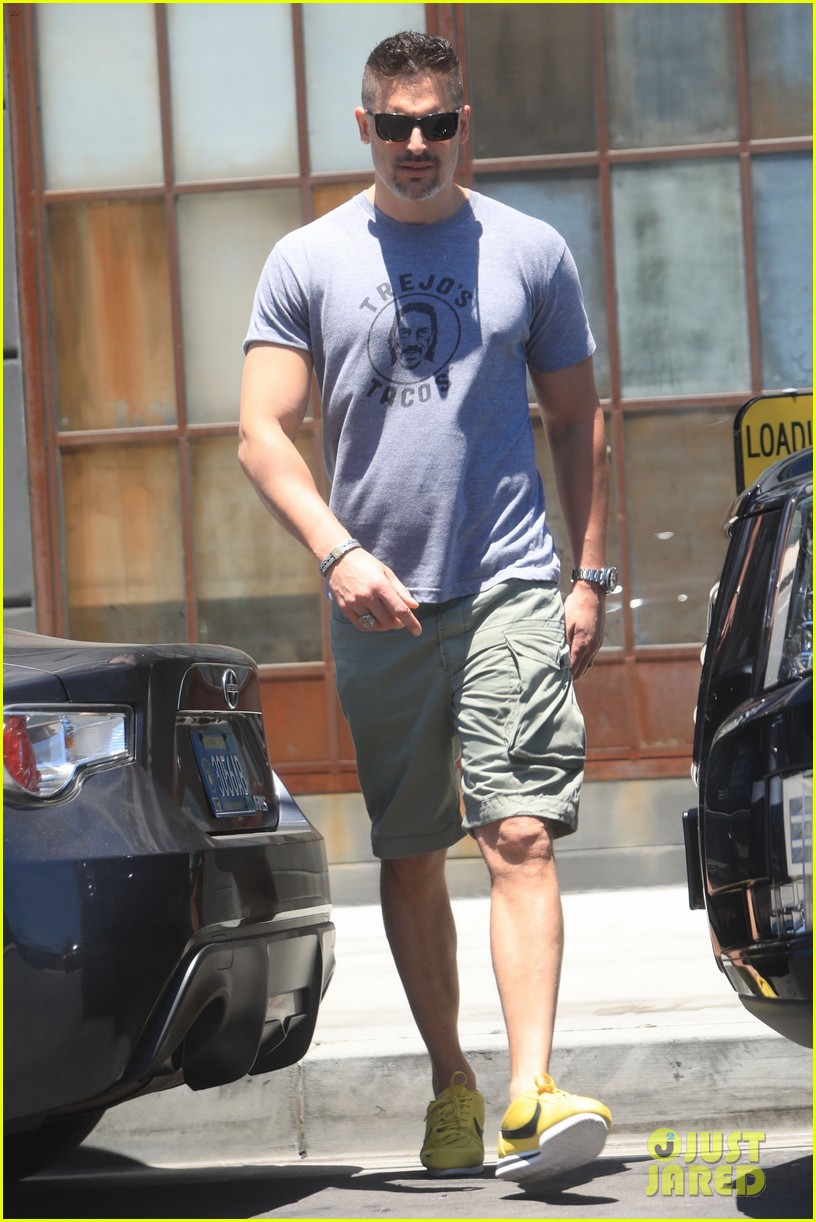 Joe Manganiello Shows Off His Buff Biceps While Out in WeHo!: Photo ...