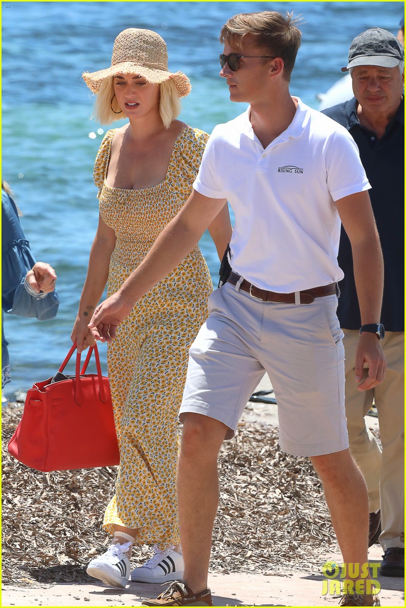 Katy Perry Hops Off Her Yacht for Day Out in Ibiza: Photo 4328019 ...