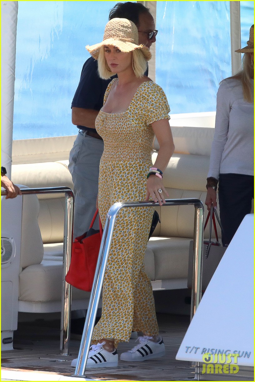 Katy Perry Hops Off Her Yacht for Day Out in Ibiza: Photo 4328021 ...