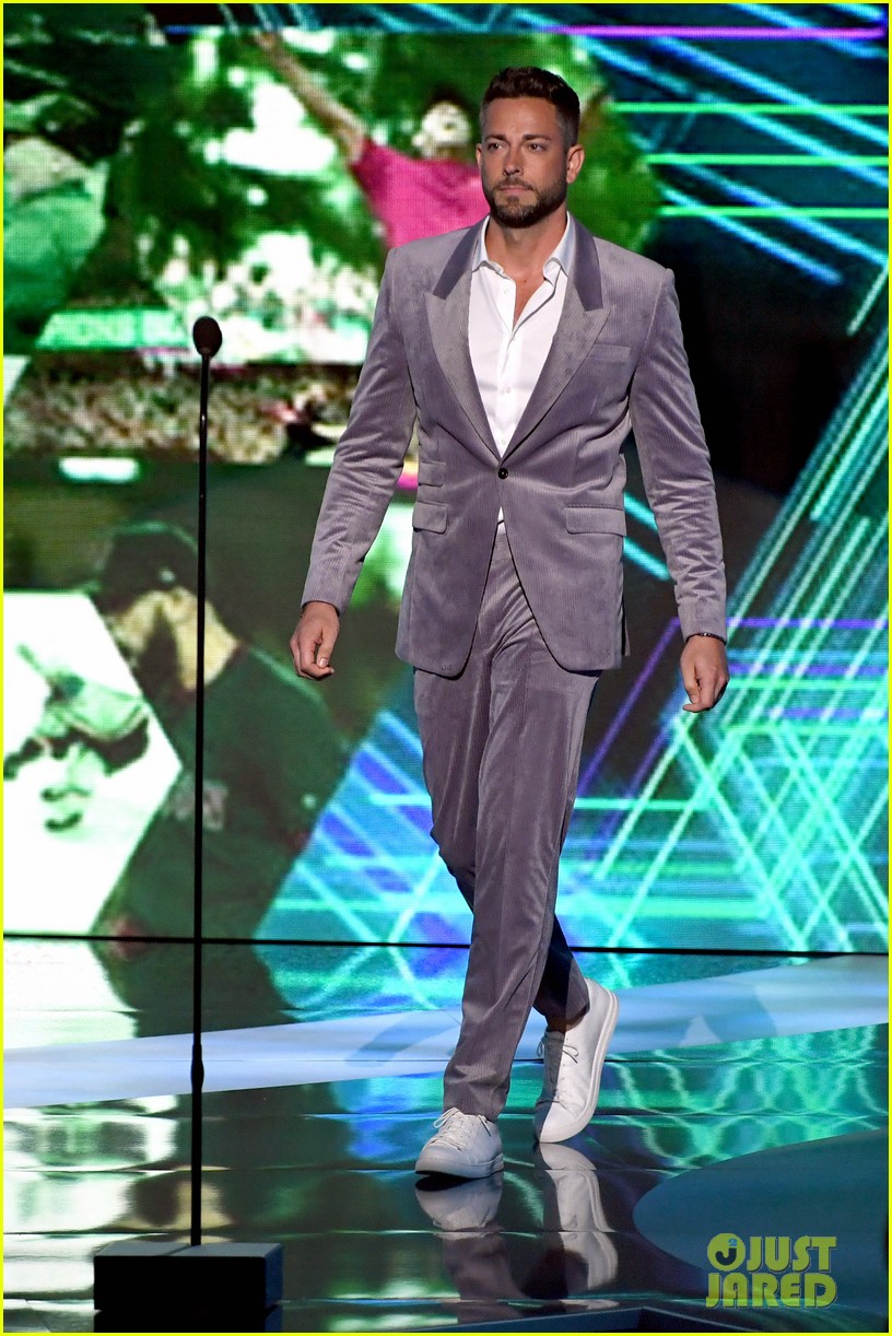 Zachary Levi & Usher Look Sharp at ESPYS 2019!: Photo 4320255 | Joel ...