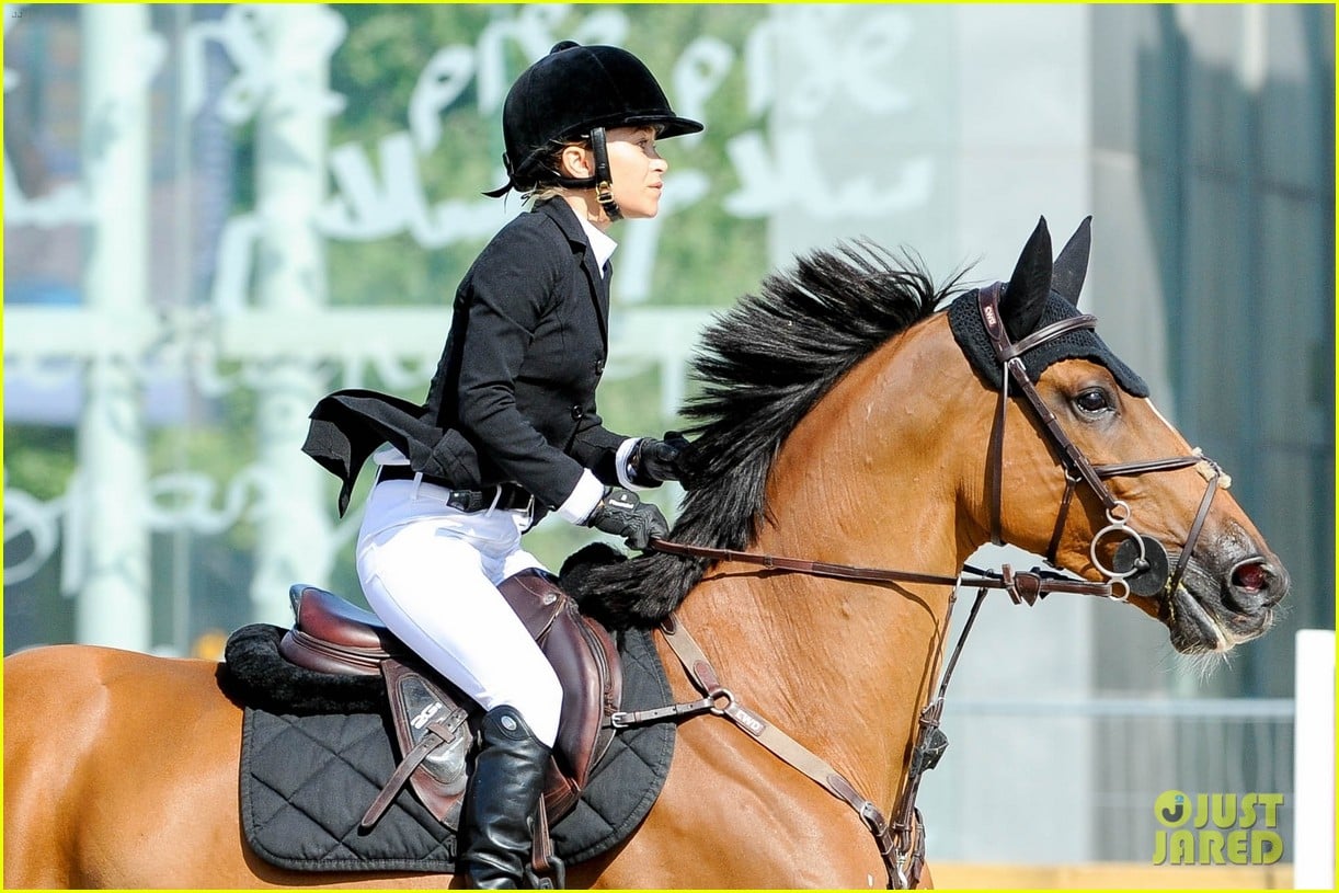 Mary-Kate Olsen Shows Off Her Impressive Horseback Riding Skills While ...