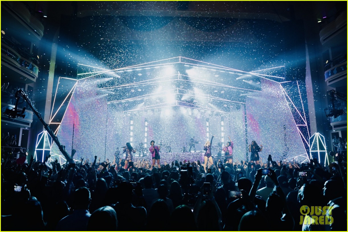 Taylor Swift Performs All Her Hits at Amazon's Prime Day Concert ...