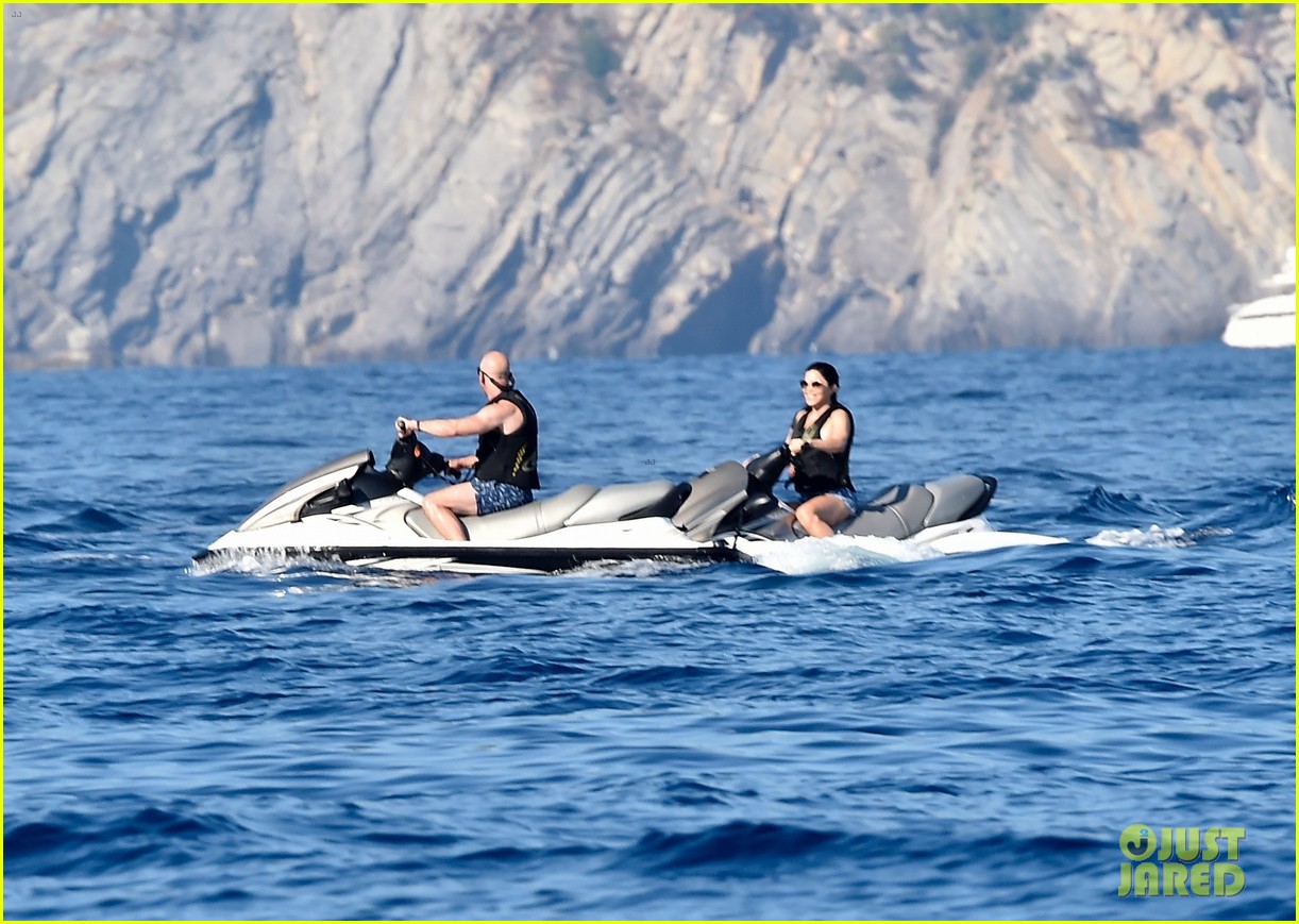 Jeff Bezos Goes Shirtless in Italy, Flaunts PDA with Girlfriend Lauren Sanchez: Photo 4333608 ...