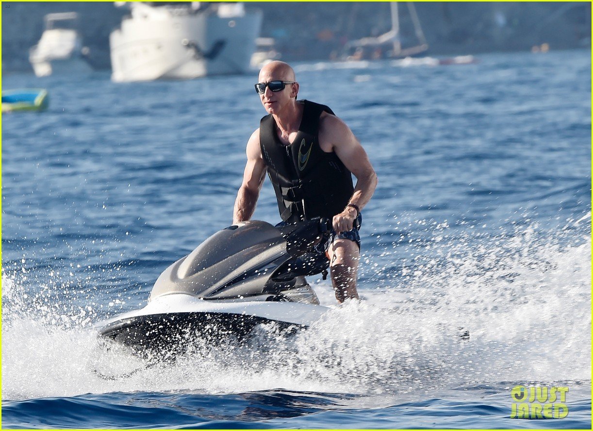 Jeff Bezos Goes Shirtless in Italy, Flaunts PDA with Girlfriend Lauren Sanchez: Photo 4333628 ...