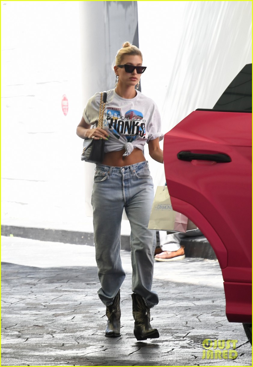 Hailey Bieber Wears Justin S Lyrics While Stepping Out With Him Photo