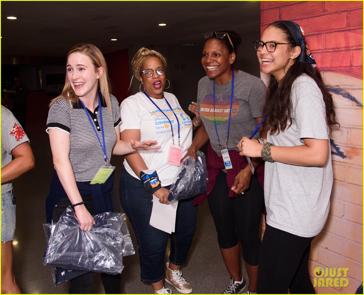 Rachel Brosnahan & Zachary Levi Team Up for Covenant House Sleep Out ...