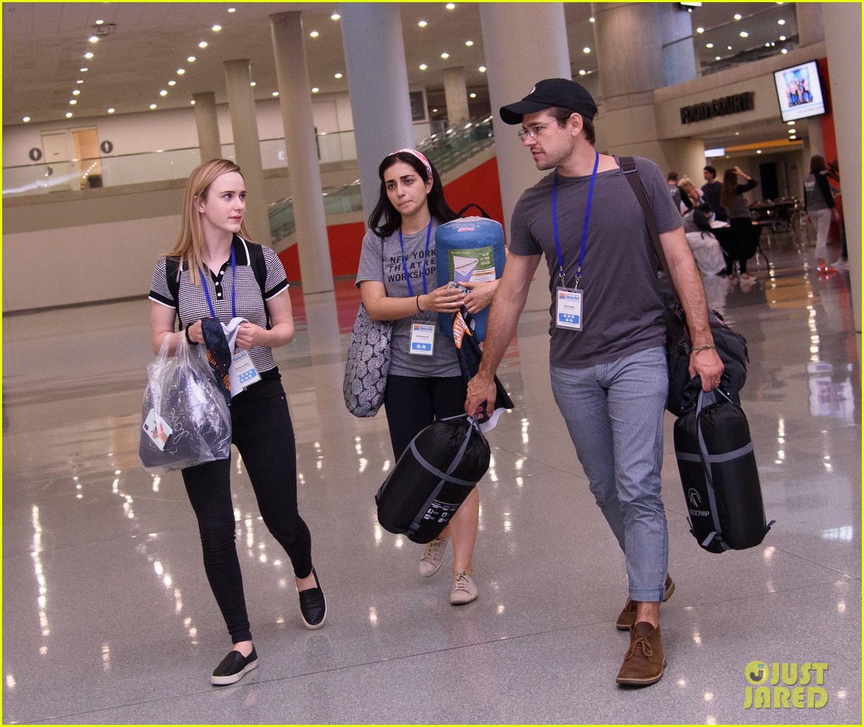 Rachel Brosnahan & Zachary Levi Team Up for Covenant House Sleep Out ...