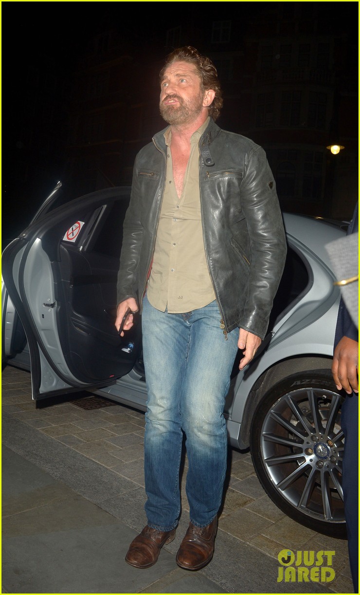 Gerard Butler Steps Out for Dinner with Friends in London: Photo ...