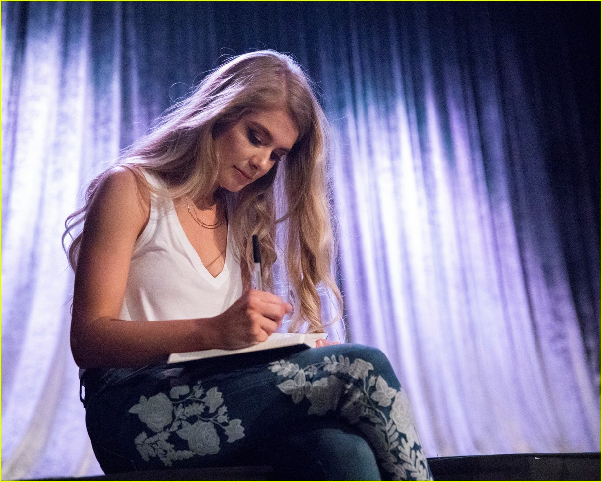 Demi Burnett Discusses Her Sexuality on 'Bachelor in Paradise' Season ...