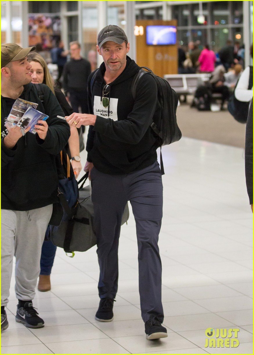 Hugh Jackman Greets Fans While Arriving at Australian Airport!: Photo ...