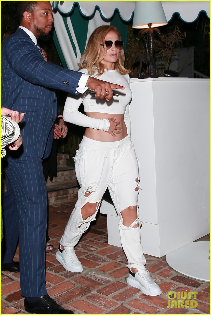 Jennifer Lopez Bares Toned Abs During Dinner Date with Alex Rodriguez ...