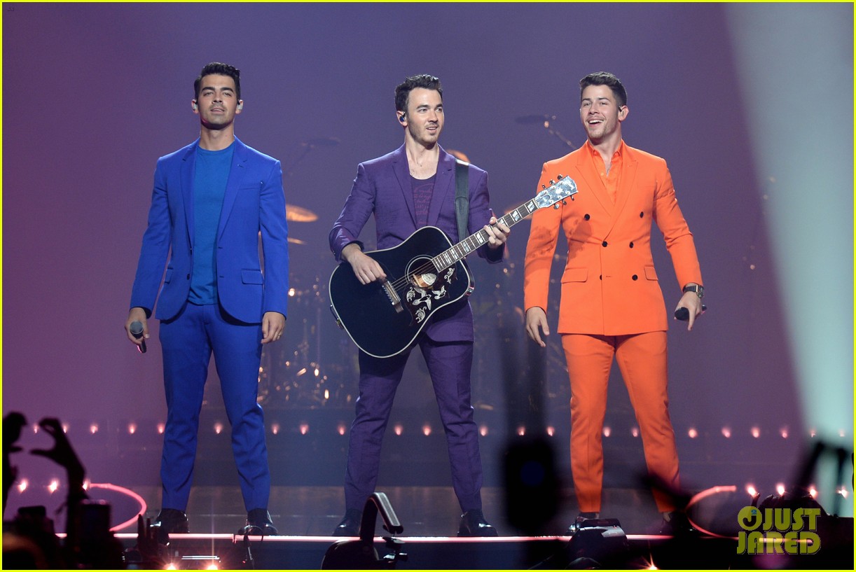 The Jonas Brothers Kick Off 'Happiness Begins' Tour in Miami - See the Set List & Photos!: Photo ...