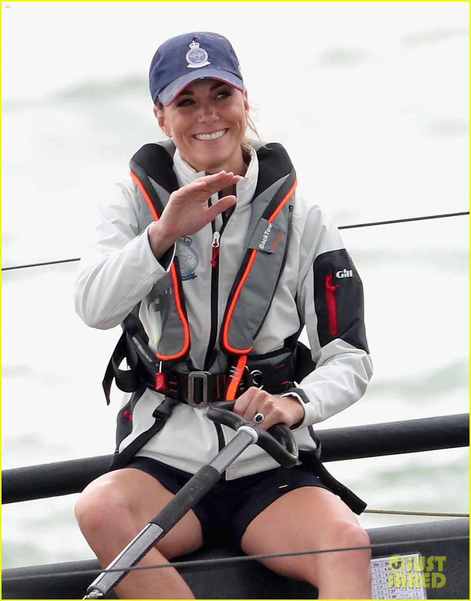 This Photo of a Child Bowing to Kate Middleton Goes Viral for How Cute ...