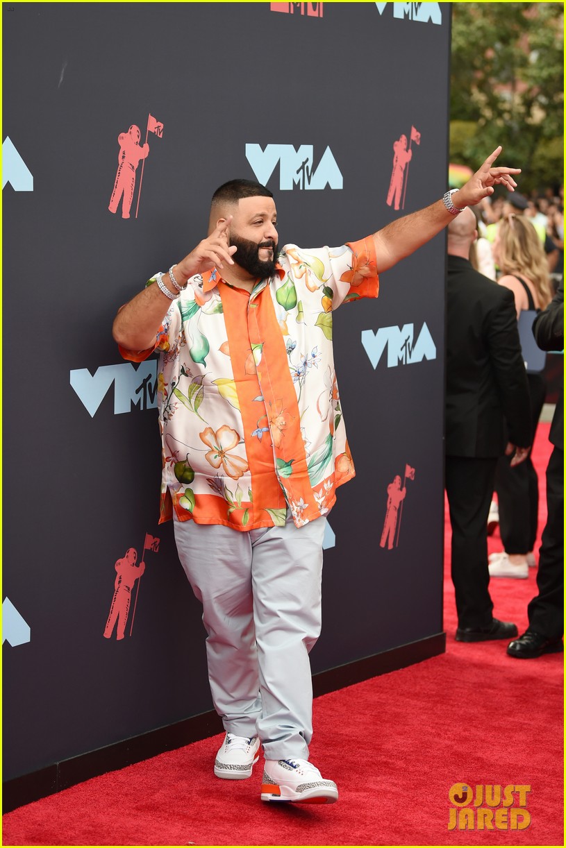 DJ Khaled Throws Up the Peace Sign Arriving at MTV VMAs 2019!: Photo ...