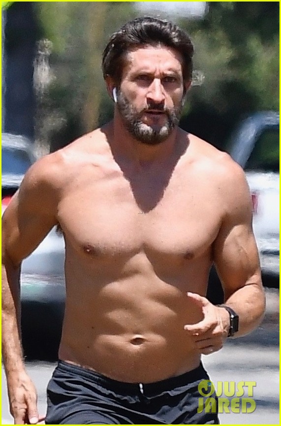 Jonathan LaPaglia Looks So Hot on Shirtless Jog!: Photo 4331889 ...