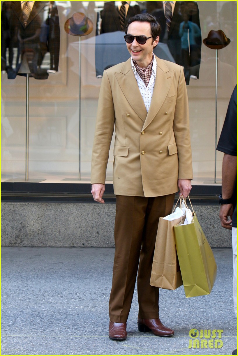 Jim Parsons Films a Shopping Scene for 'The Boys in the Band' Movie ...