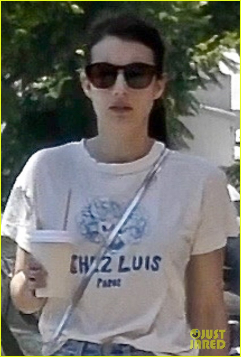 Emma Roberts Meets Up with a Friend for Coffee: Photo 4330869 | Emma ...
