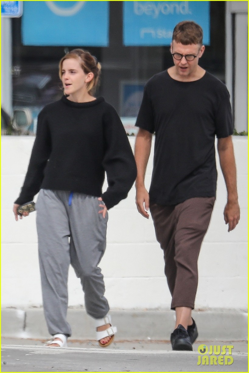 Emma Watson Meets Up with a Friend for Brunch: Photo 4337055 | Emma ...