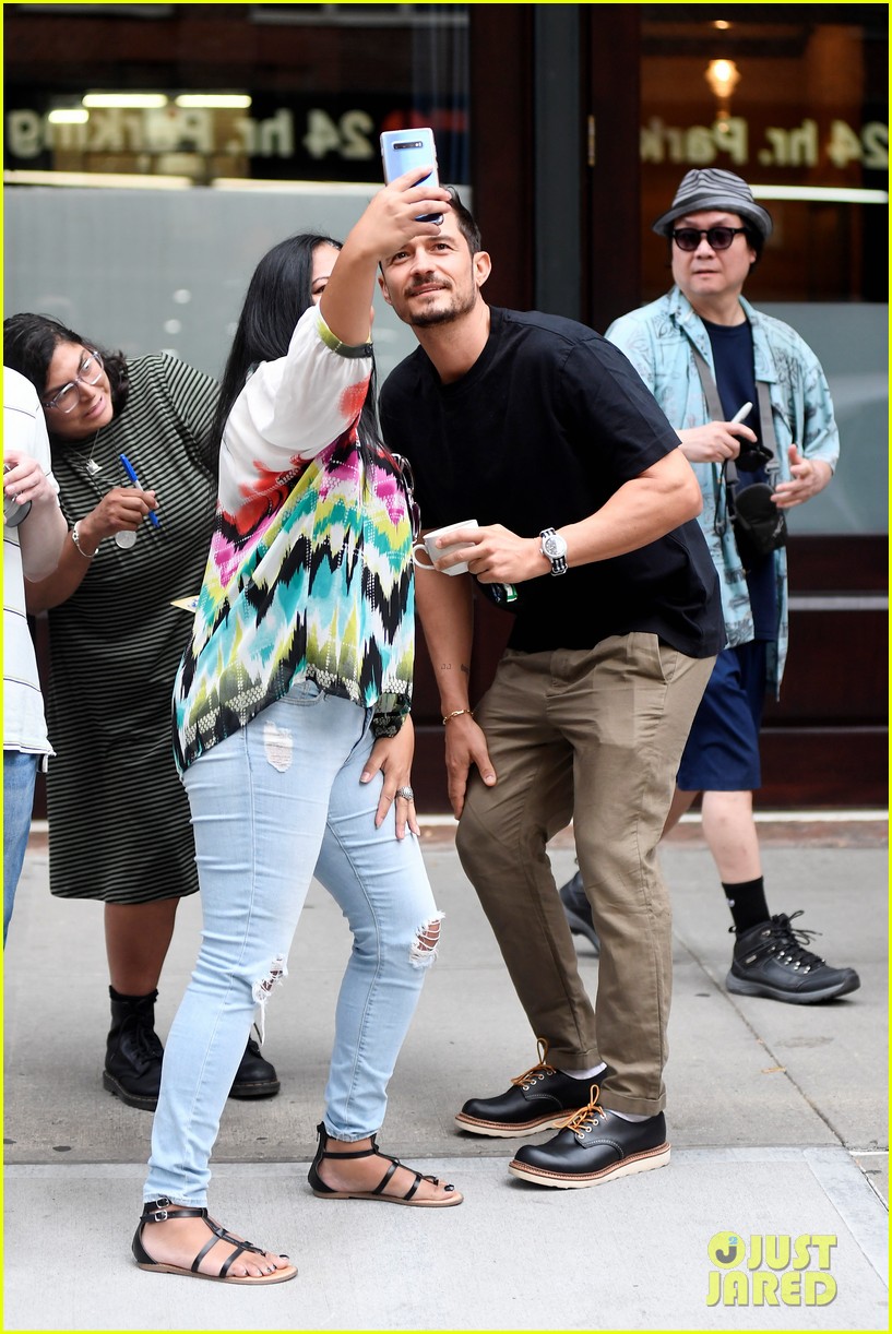 Orlando Bloom Grabs Dinner After 'Carnival Row' Promo in NYC: Photo ...