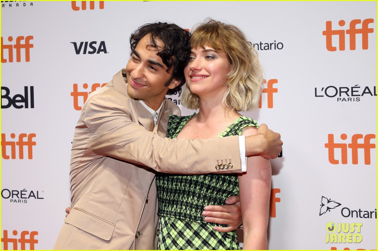 Neve Campbell Joins Alex Wolff & Imogen Poots at 'Castle in the Ground ...