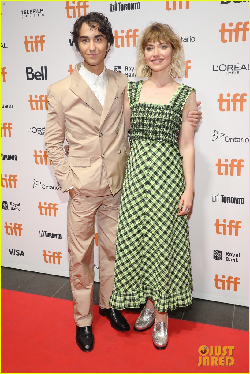 Neve Campbell Joins Alex Wolff & Imogen Poots at 'Castle in the Ground ...