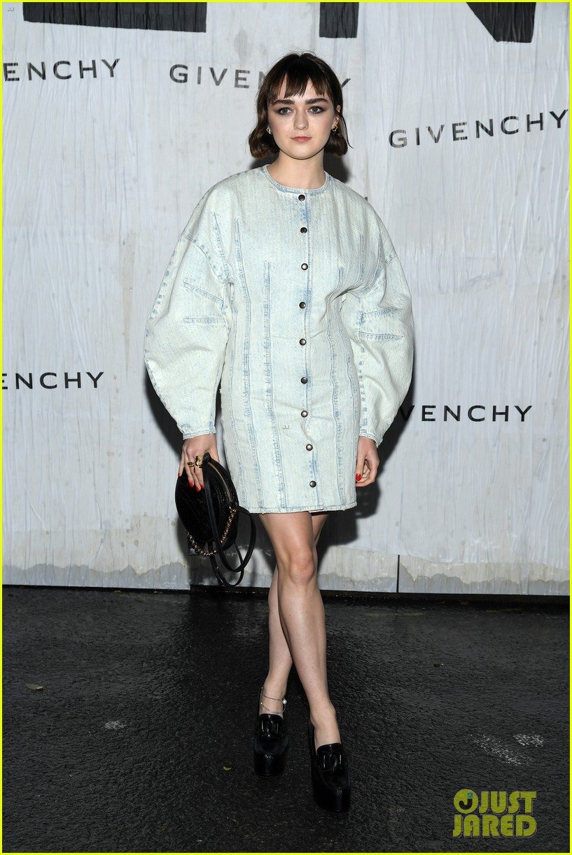 Maisie Williams & Boyfriend Reuben Selby Watch Kaia Gerber Walk in ...