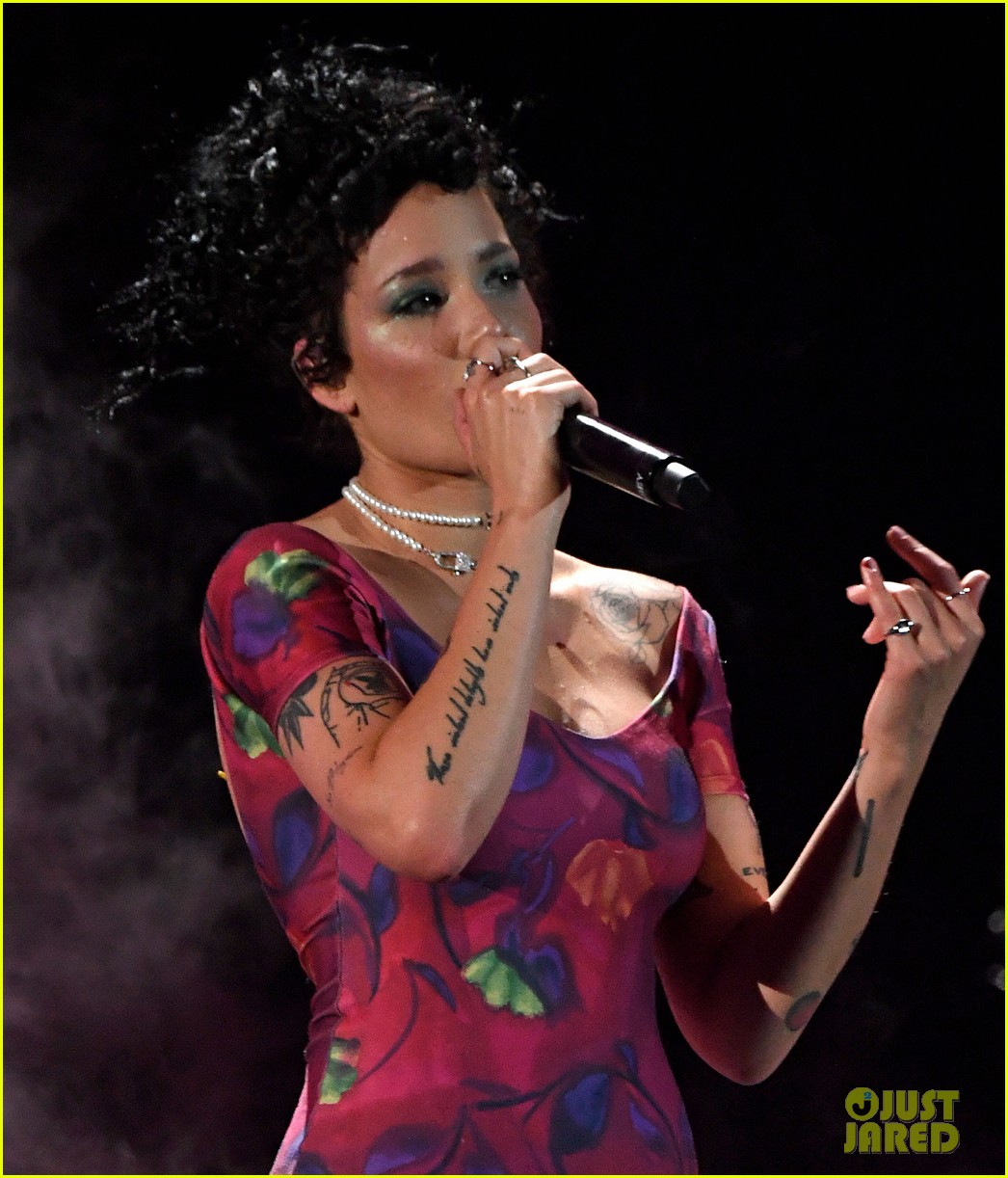 Halsey Performs 'Graveyard' Live for First Time at iHeartRadio Music ...