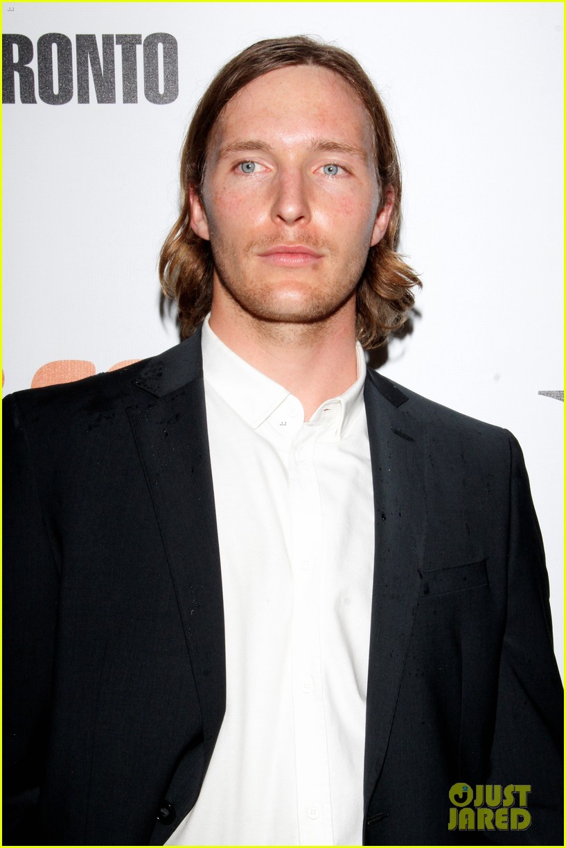 Charlie Hunnam Suits Up for 'True History of the Kelly Gang' Premiere ...