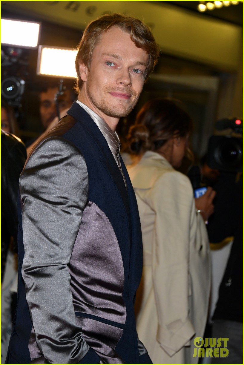 Scarlett Johansson, Sam Rockwell & More Premiere 'Jojo Rabbit' at TIFF ...