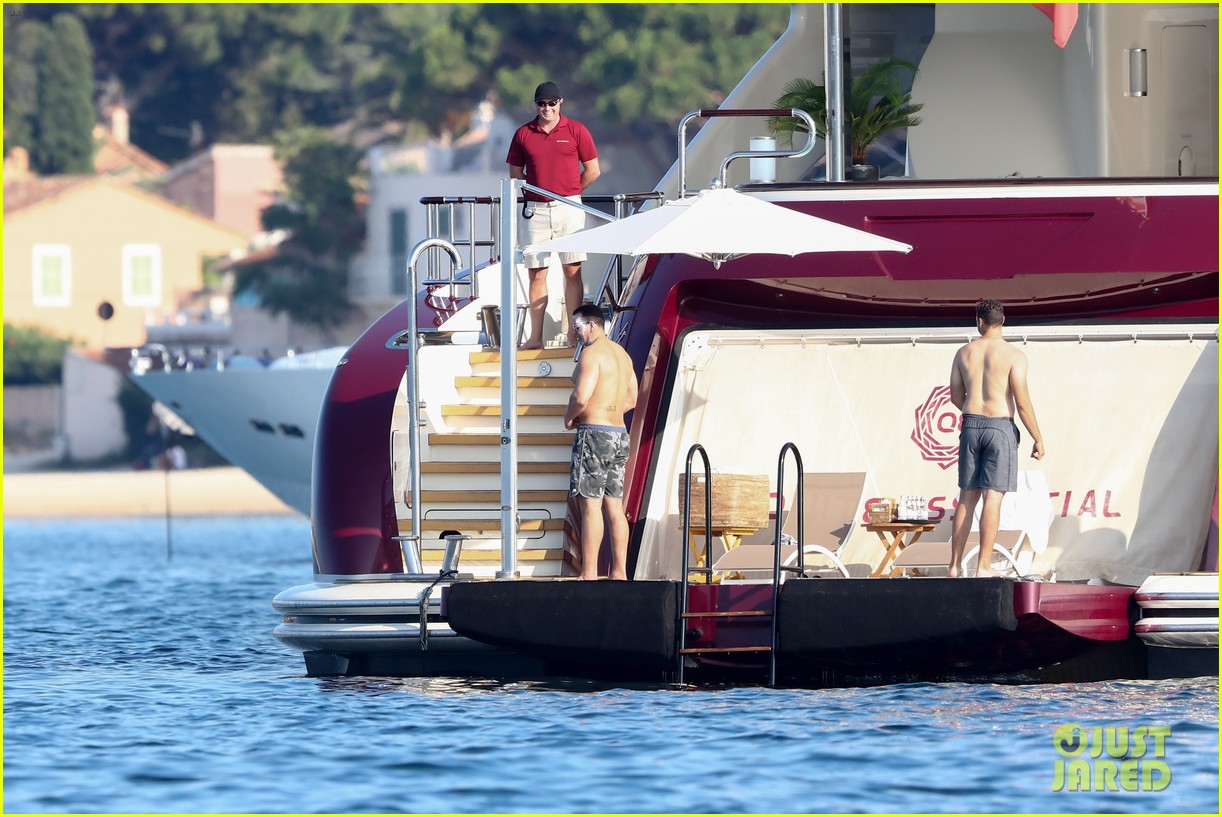 Jennifer Lopez's Sexy Yacht Photo Shoot Will Keep Your Summer Vibes ...