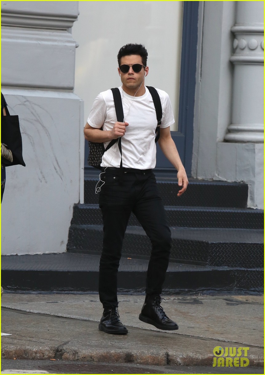 Rami Malek Enjoys Solo Outing in New York City: Photo 4362562 | Rami ...