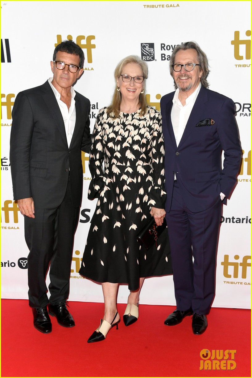 Meryl Streep Premieres 'The Laundromat' During TIFF 2019!: Photo ...