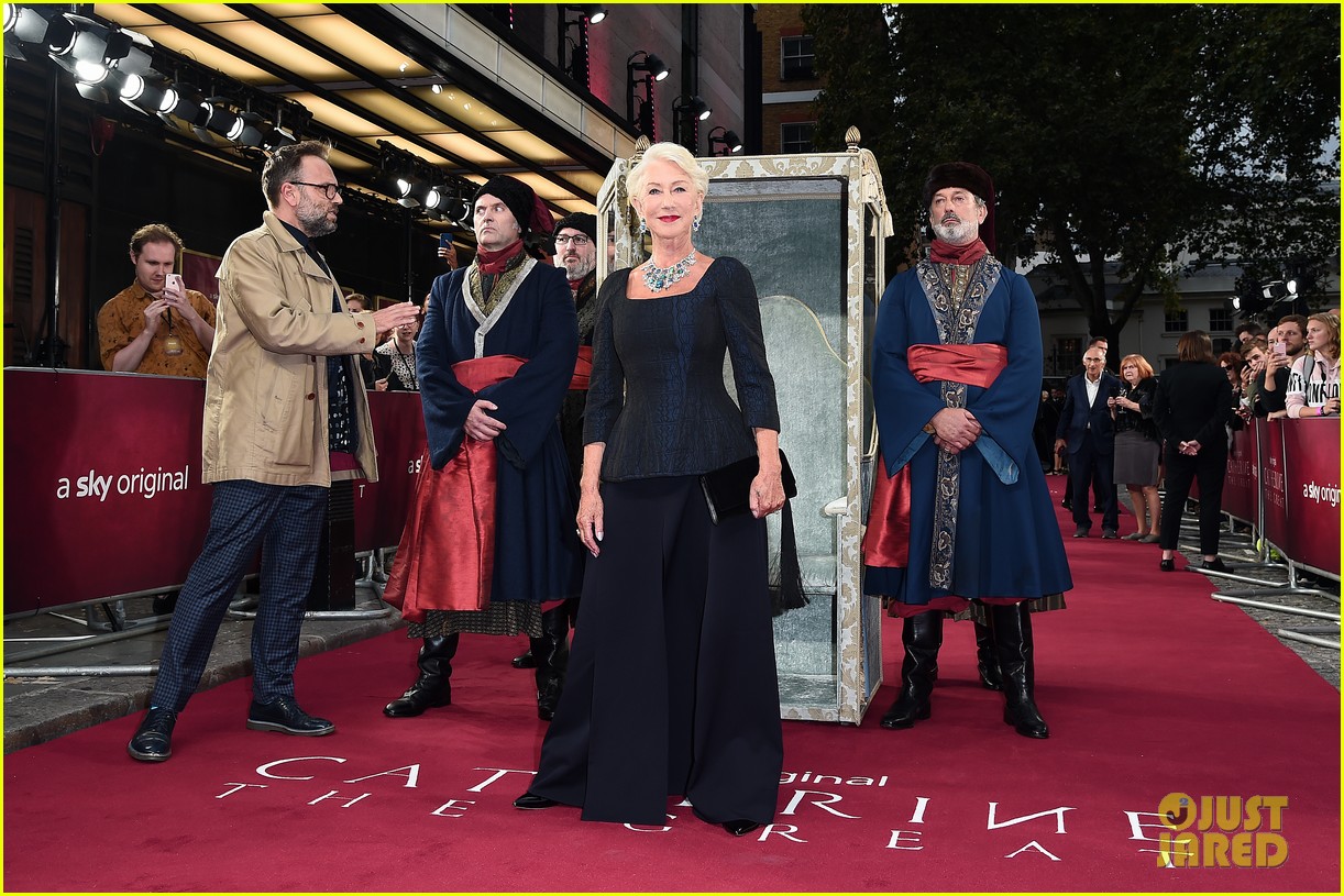 Helen Mirren Gets Carried In On a Cart for 'Catherine the Great ...