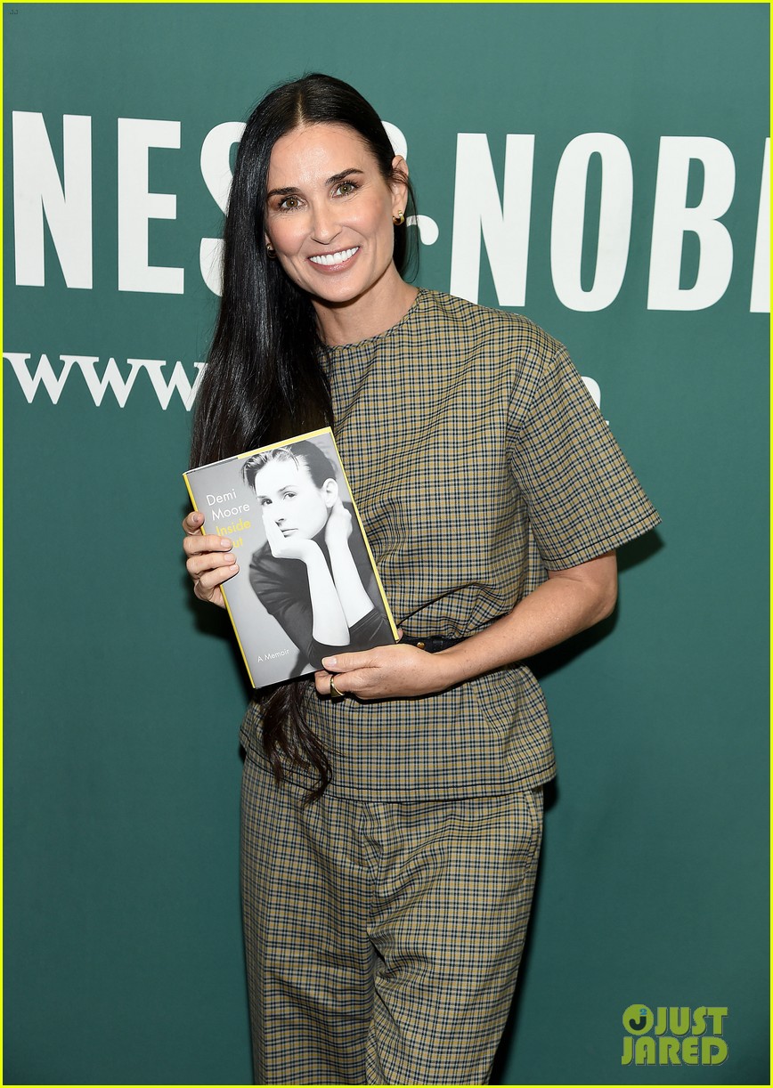 Demi Moore Tells Jimmy Fallon Writing Her Memoir Wasn't 'An Easy Thing ...