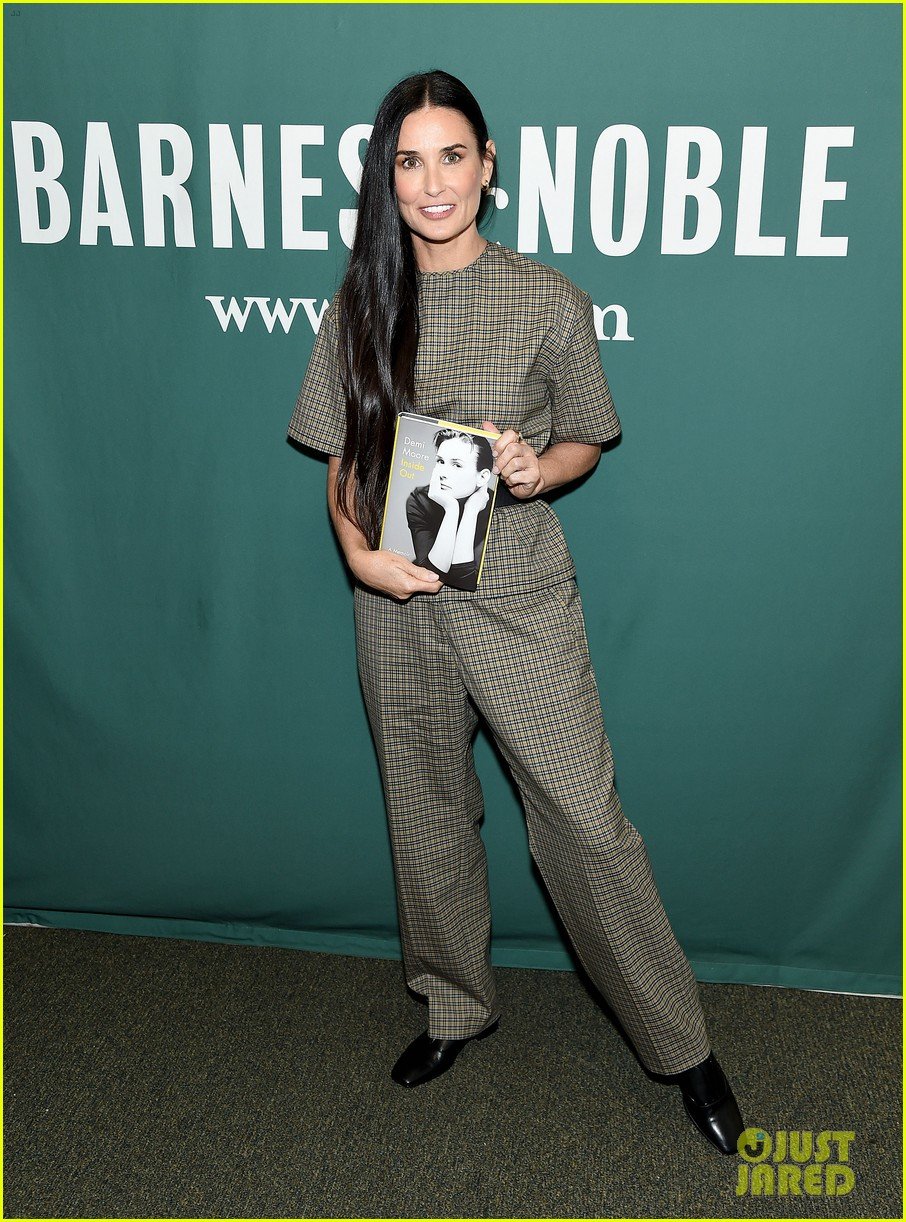 Demi Moore Tells Jimmy Fallon Writing Her Memoir Wasn't 'An Easy Thing ...